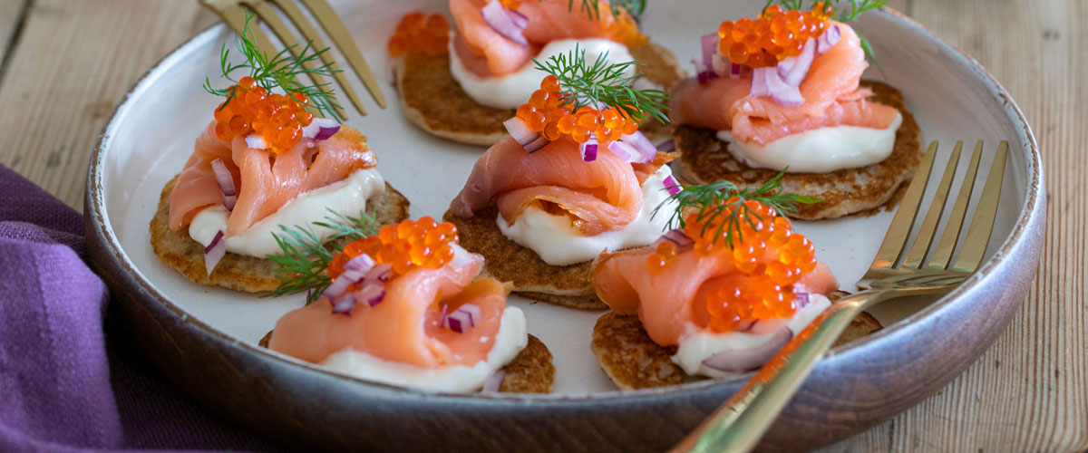 Glutenfrie blinis med røkelaks | Norsk cøliakiforening